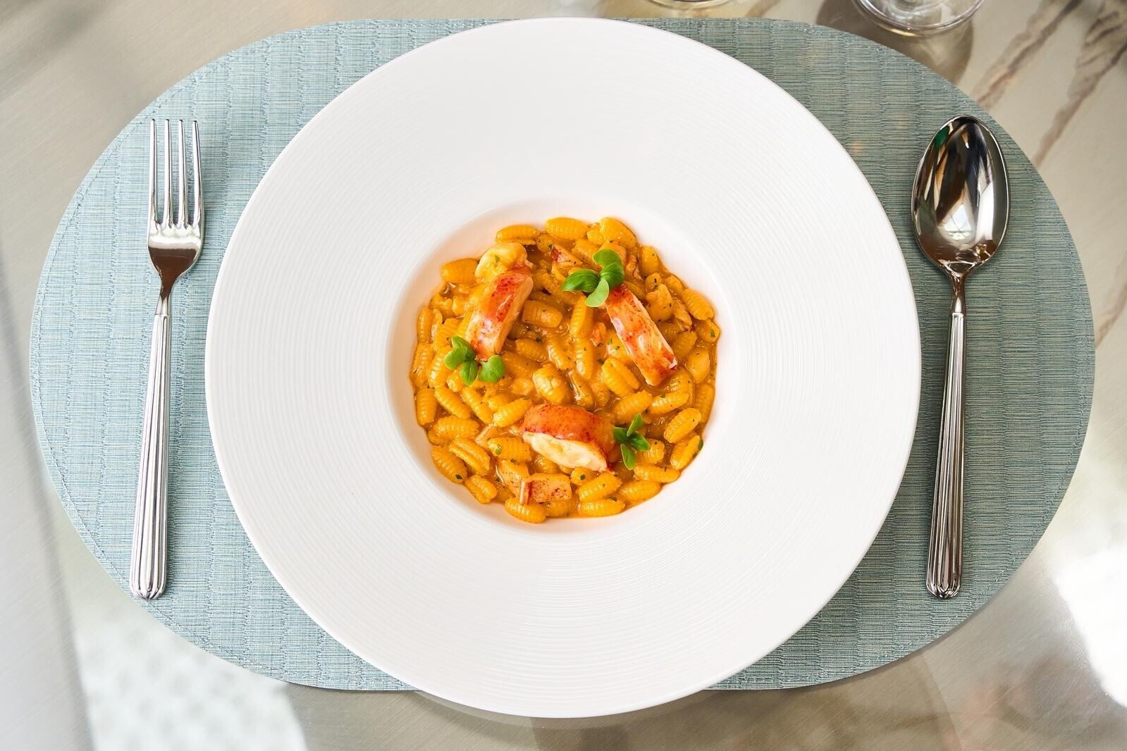 情人節2026｜ARMANI/CAFFÈ情人節餐竟然平過其他名店？仲送心形9粒裝朱古力禮盒！