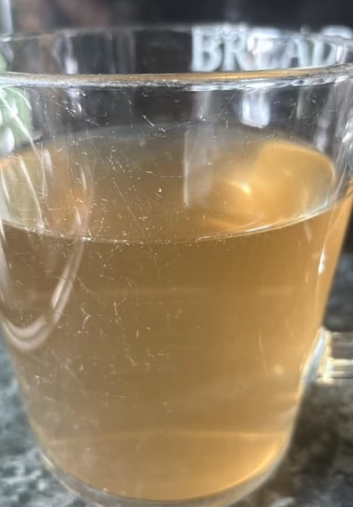 英一地區食水驚變「蟲水」逾百人腹瀉 居民狂搶樽裝水 | am730 | am730