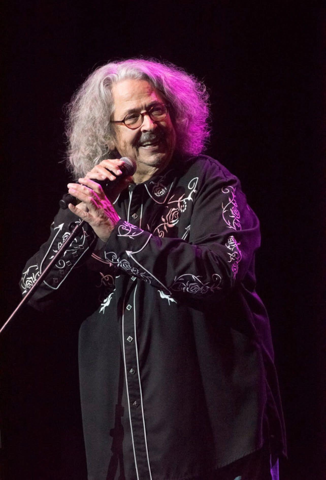 The Turtles主音Mark Volman逝世 得年78歲 《Happy Together》成絕響 | am730