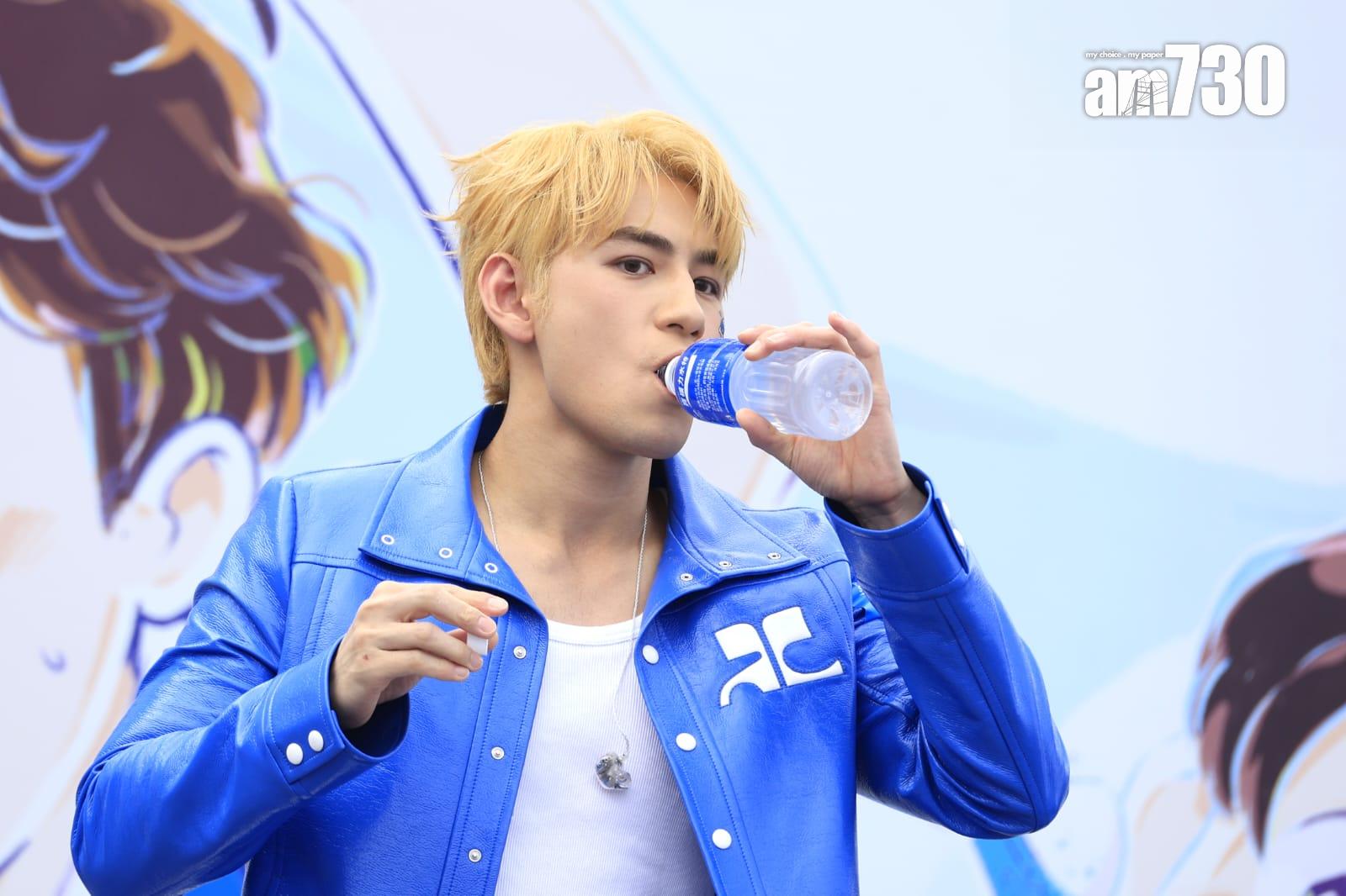 Jeffrey魏浚笙開心與發哥集郵 自爆2月14日情人節考路試(有片) | am730 | am730